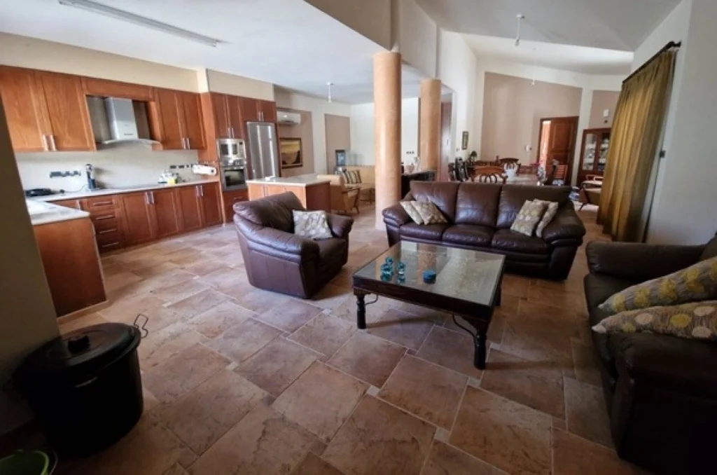 HR-123430 €1500 - INDEX.cy